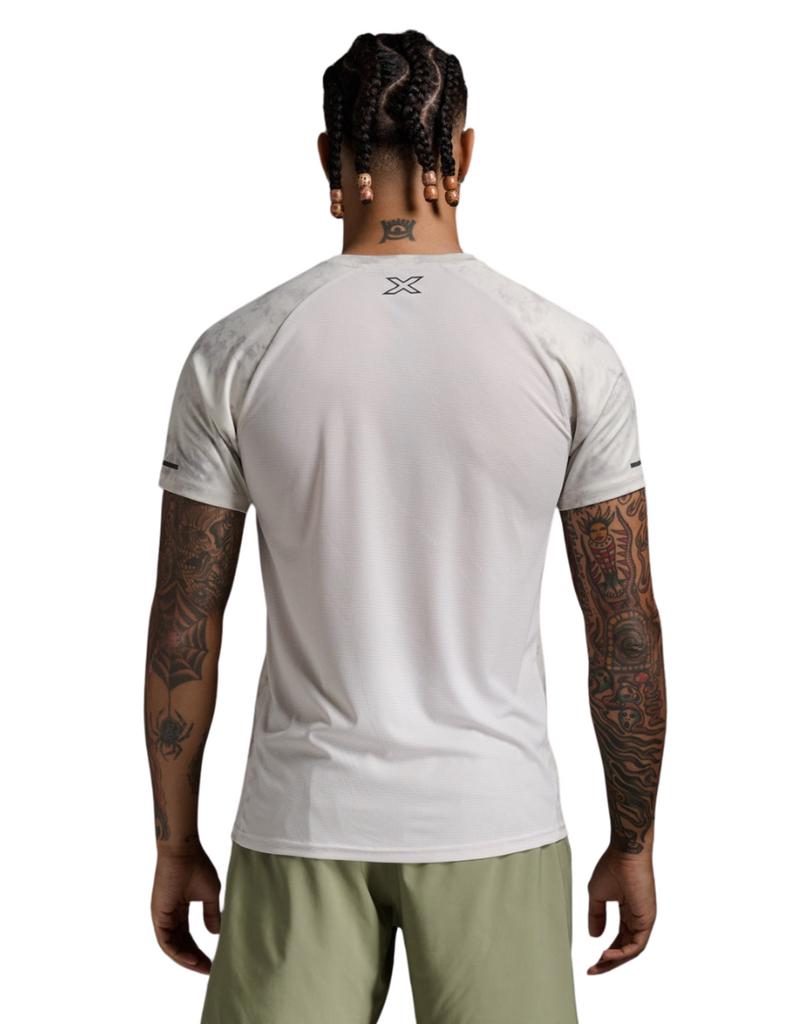 Men's 2XU Aero Running Tee :Carbon | Moon – iRUN Singapore